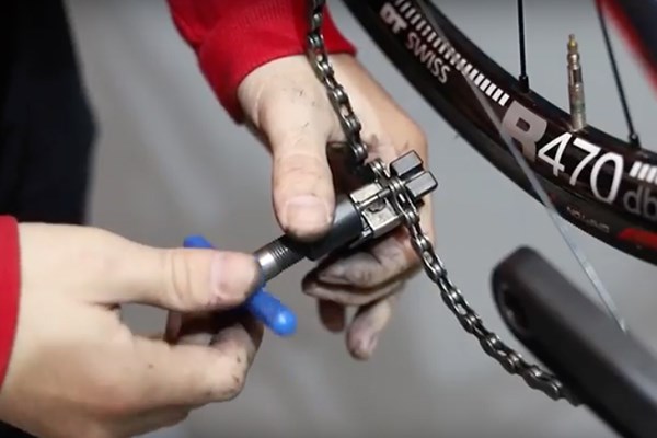 How to Remove and fit your chain | Tredz Bikes