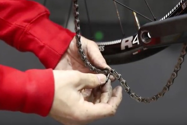 How to Remove and fit your chain | Tredz Bikes