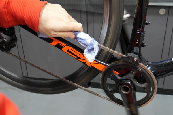 How to Lube Your Chain - Bike Maintenance Tips | Tredz Bikes