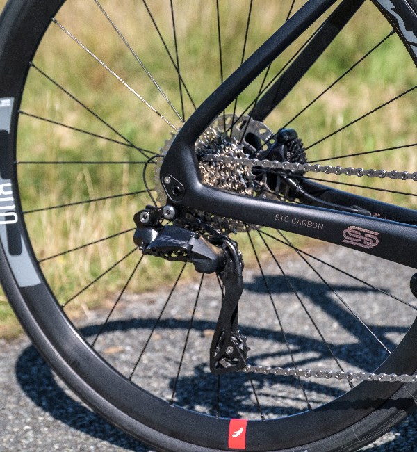 Shimano 105 Di2 Groupset Review - Elevate Your Ride | Tredz Bikes