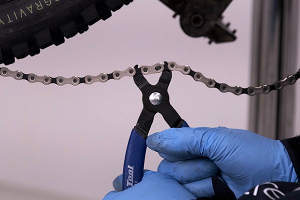 Quick Link Chain Guide: How to Remove and fit a Chain With a Quick Link ...